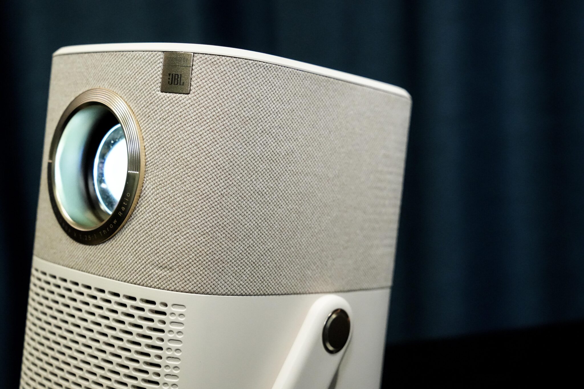 Yaber T2 Plus 全高清 Google TV 便攜投影機評測！搭載 JBL 喇叭, 點著Disney+ Dolby Atmos音效 ...