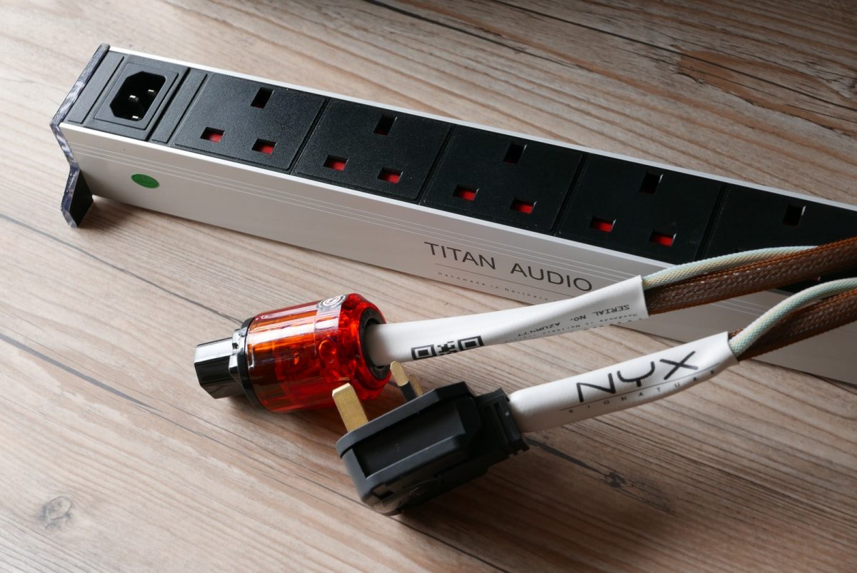 英國 Titan Audio Nyx 及 Helios 電源處理系列實試：棄用舊英式花俏濫調 創新明快音色制勝【電源配件評測】 – Post76玩樂網