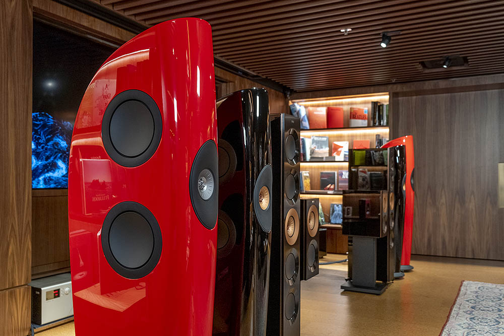 全新 KEF Blade 系列 : 第12代 Uni-Q單元配合 「MAT 聲學迷宮」三頻平衡度躍升！| 喇叭評測 – Post76玩樂網