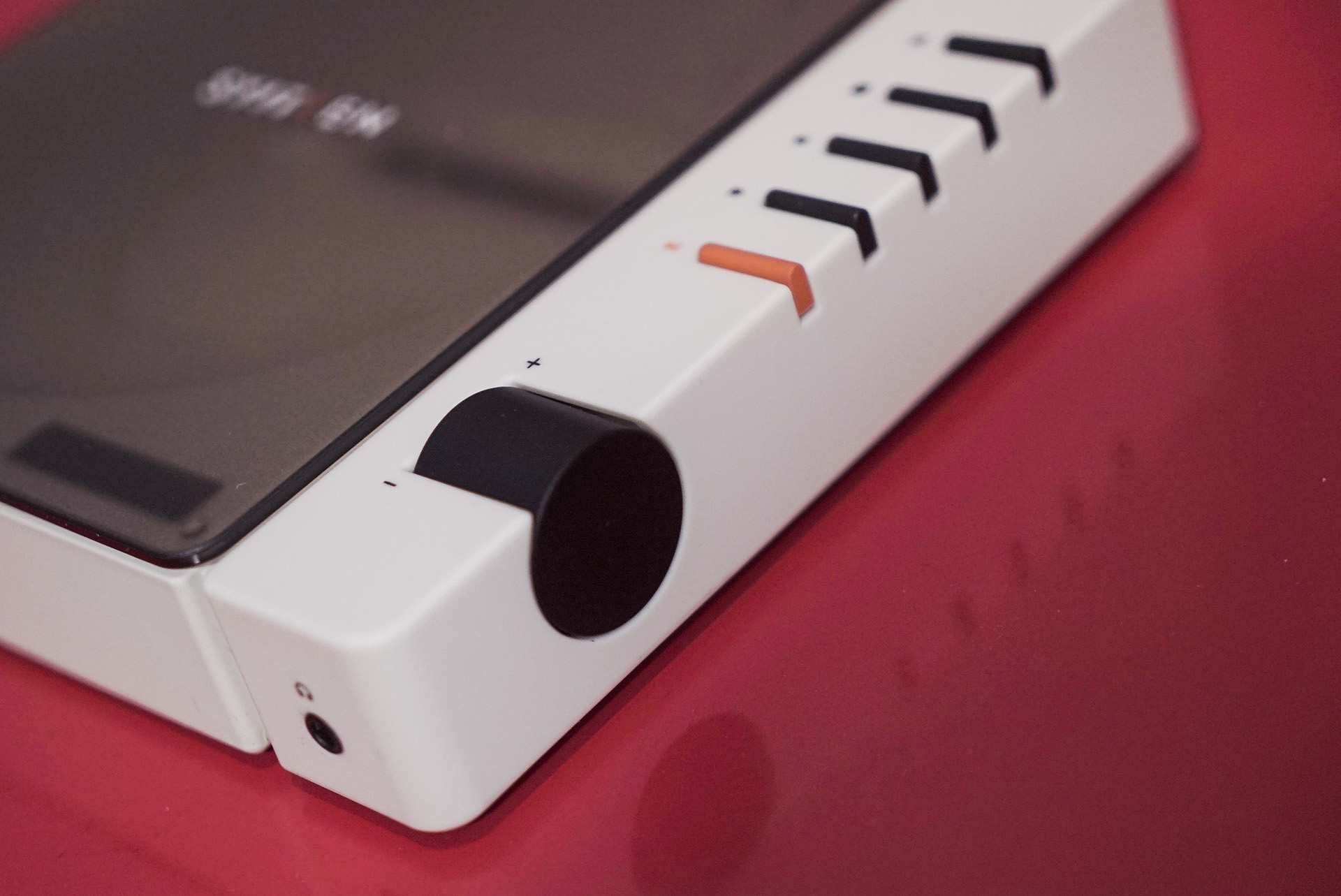 Syitren R300 復刻風格藍牙便攜 CD 播放機：實體唱片玩家救星！｜CD播放機資訊 – Post76玩樂網