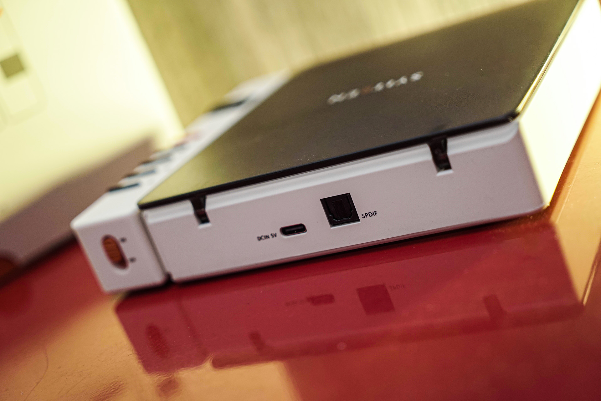 Syitren R300 復刻風格藍牙便攜 CD 播放機：實體唱片玩家救星！｜CD播放機資訊 – Post76玩樂網